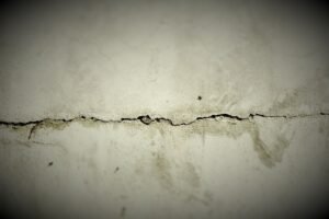 Types Of Cracks In Walls And How to Fix It?